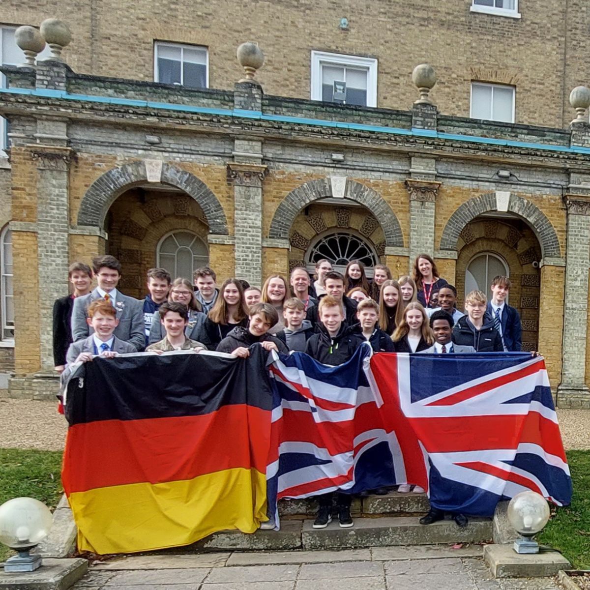Living the British Way of Life mit Uniformen und English Tea – AJG