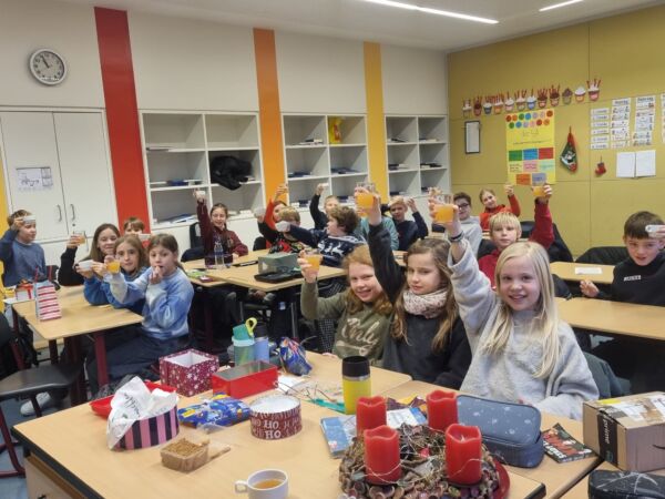 Das AJG trinkt wieder Saft – Arnolds Apfelsaft für alle! – AJG