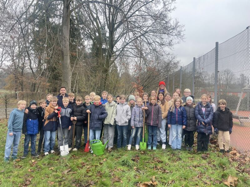 Klima-Aktion der 5. Klassen: Kreimers spendet – Fünfer pflanzen – AJG